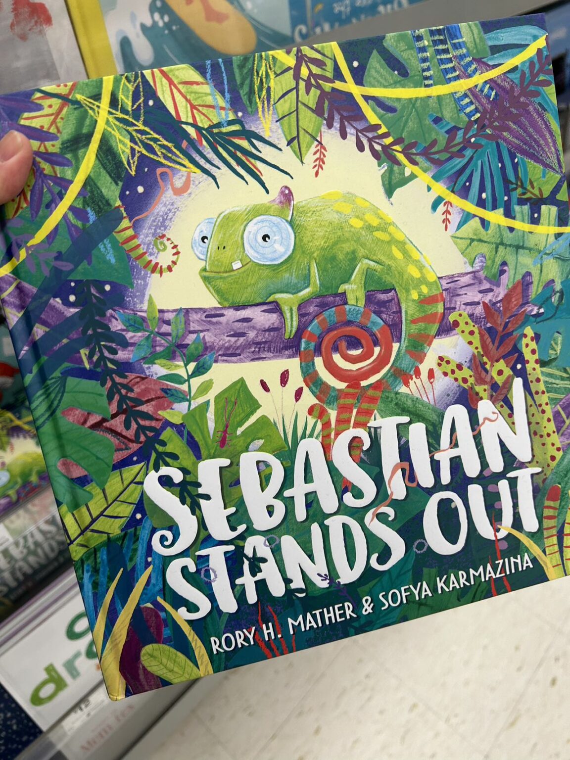 Sebastian Stands Out by Rory H. Mather 英文繪本童書 - AUMAMA